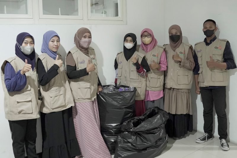 Umsida Ajak Maba Peduli Lingkungan lewat Sedekah Sampah Umsida Ajak Maba Peduli Lingkungan lewat Sedekah Sampah