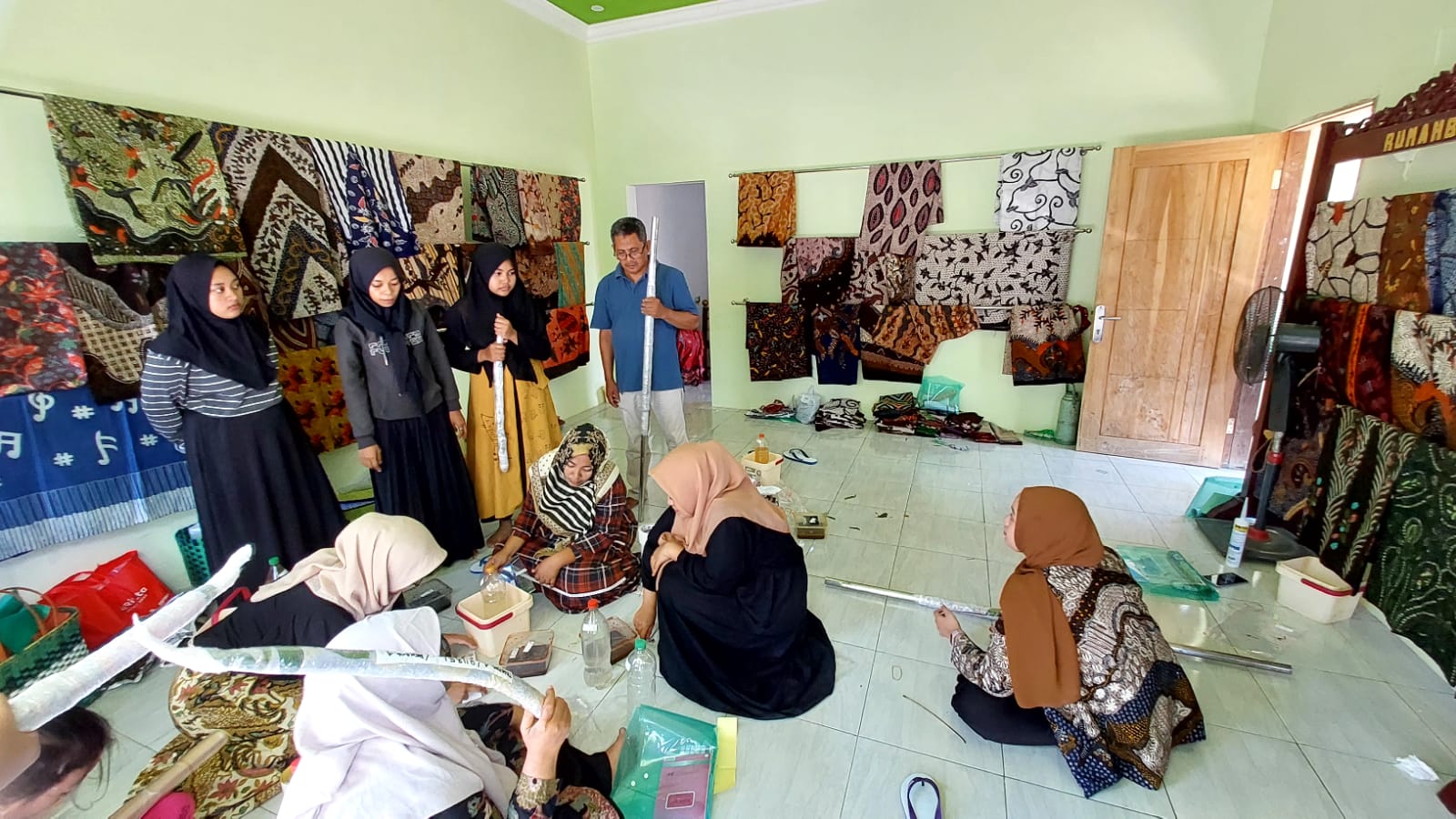 Membuat Batik Eco Printing Dengan Mesin Steam Otomatis