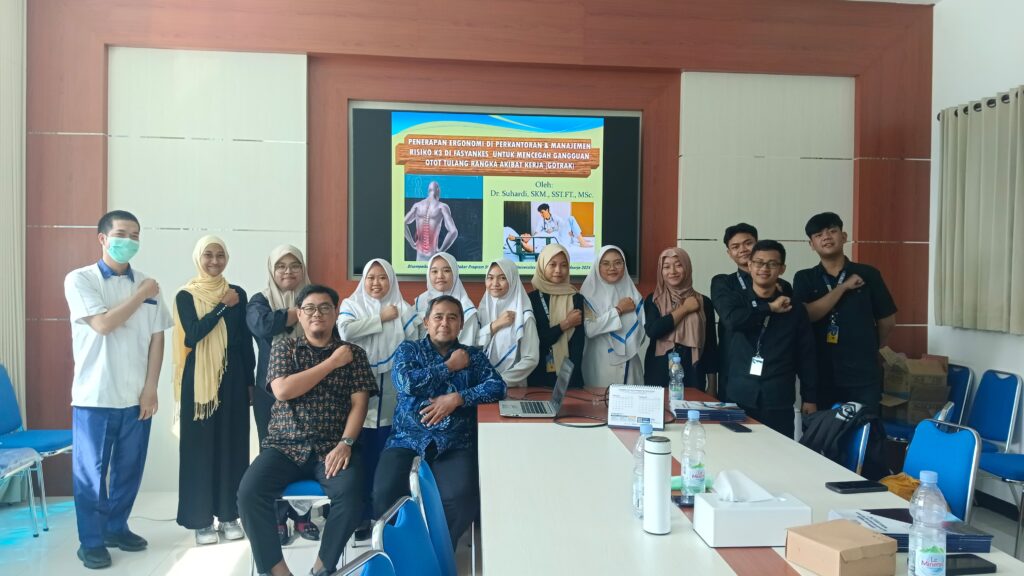 Fisioterapi Umsida Edukasi Penerapan Ergonomi dan Manajeme