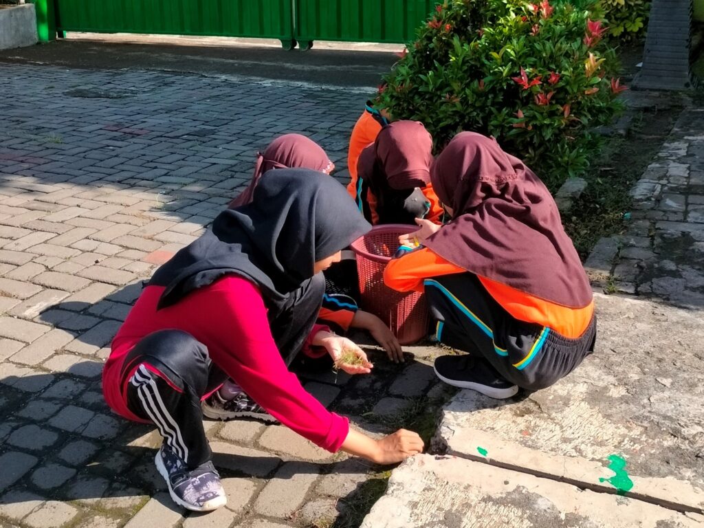 Kolaborasi SDN Sentul 1 dan Mahasiswa KKN-P Umsida