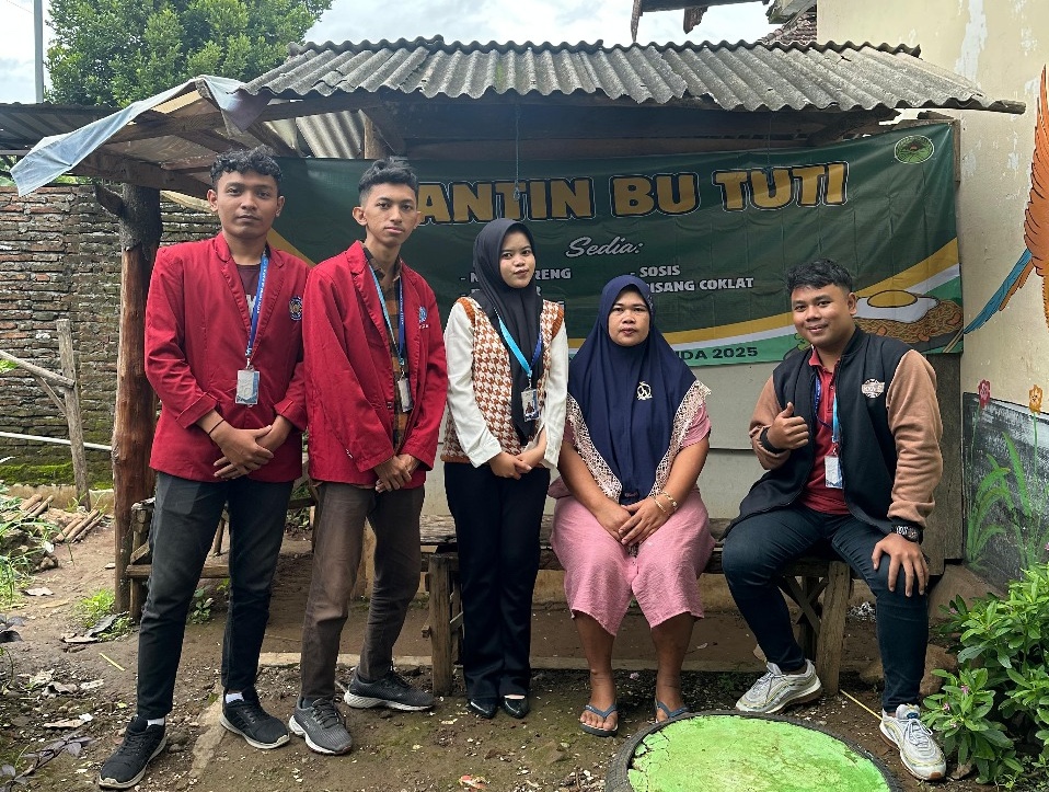 Banyak UMKM Tersembunyi, KKNP 63 Desa Manting Buatkan Banner dan ...