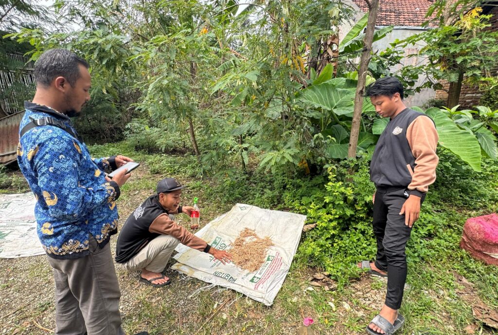 KKNP 35 Umsida Buat Eco Lindi Untuk Mengurangi Bau Sampah di TPA Desa ...