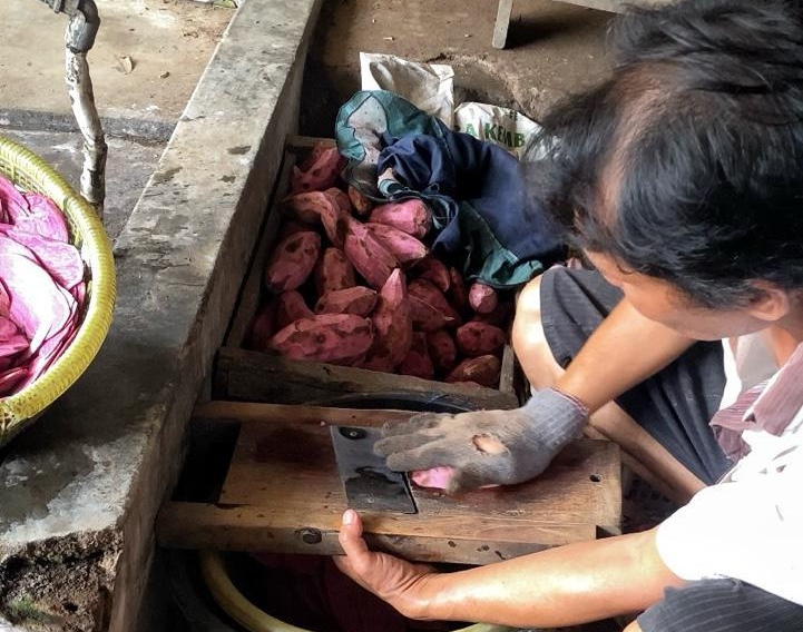 UMKM Keripik Ubi Pacet Dikembangkan KKNP 58 Umsida ke Ranah Marketplace ...