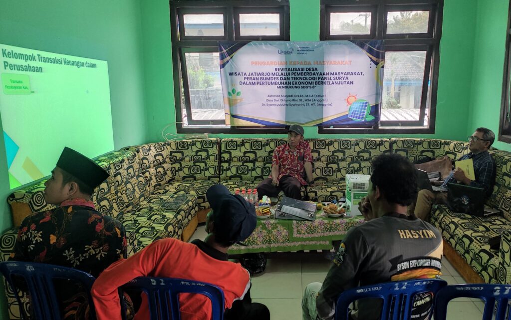 Tingkatkan Ekonomi Desa Jatiarjo, Tim Abdimas Umsida Implementasikan SDGs 8