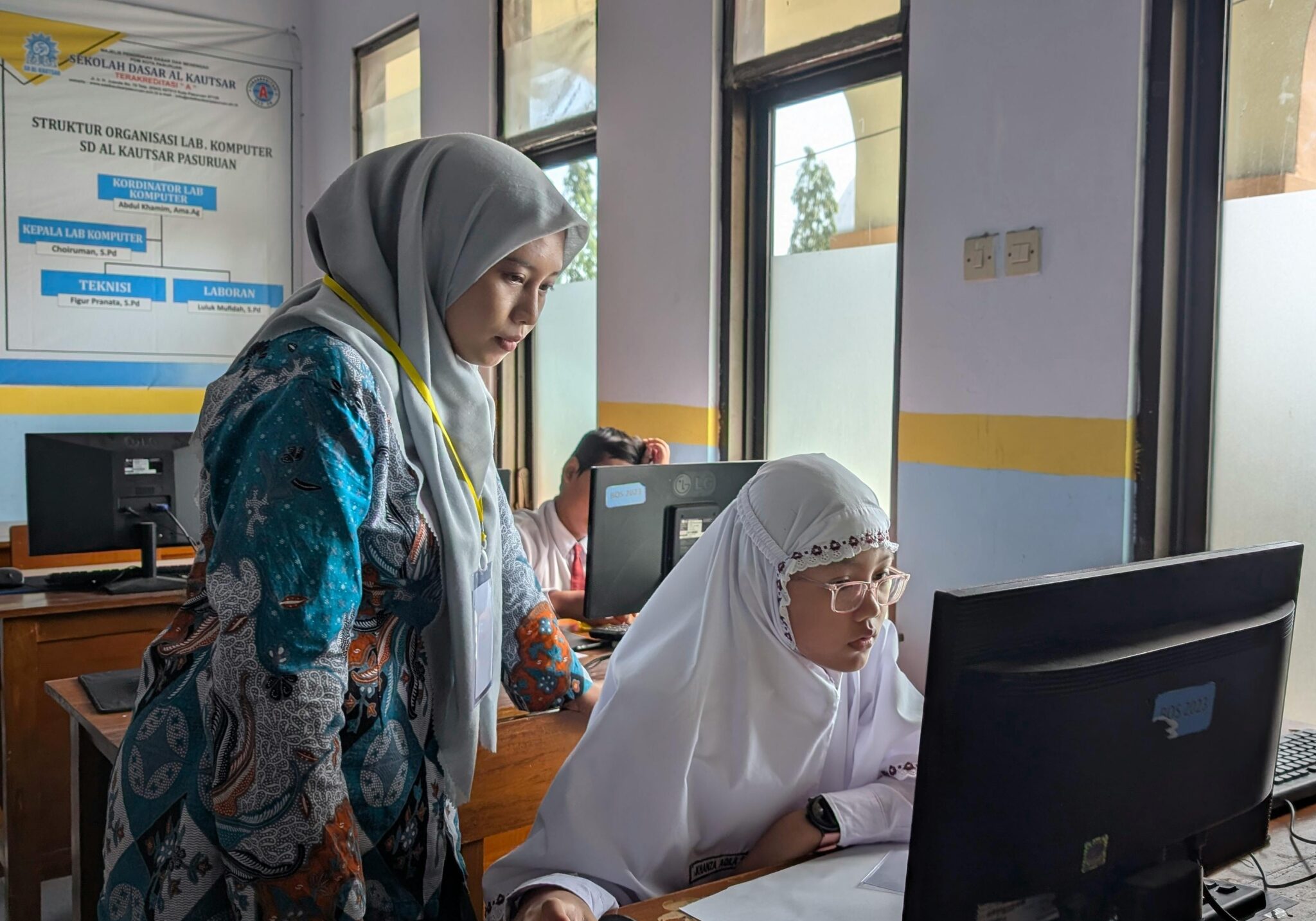 Gaji Guru Lebih Rendah dari Pekerja Logistik, Pakar Umsida Sebut ...